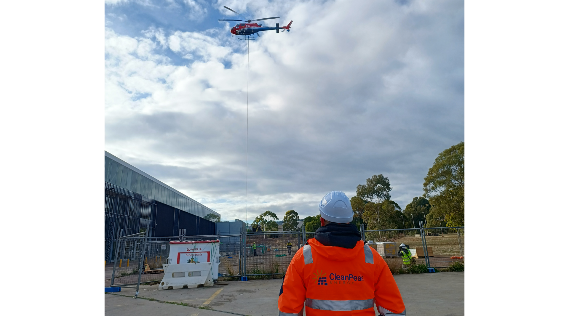 Helicopter transports 2,000 solar panels onto roof - Tonsley